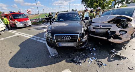 Wypadek na zjeździe z autostrady A4 w Kostomłotach Kierowcy nie patrzą