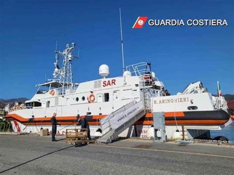 La Roberto Aringhieri Della Guardia Costiera Ormeggiata Alla Spezia