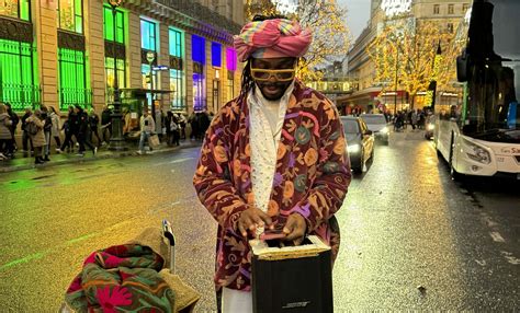 Femi Fait Danser Tout Paris Avec Sa Bonne Humeur