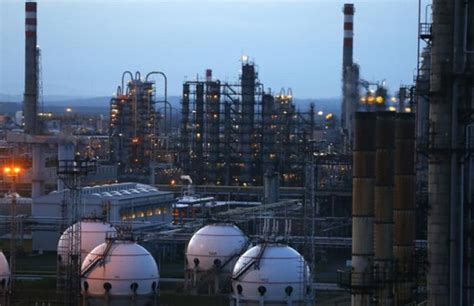 El petróleo de Texas baja un 1 9 y cierra en 80 08 dólares el barril
