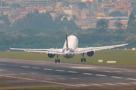 NOTÍCIAS E HISTÓRIAS SOBRE AVIAÇÃO Avião da Latam chama a atenção ao
