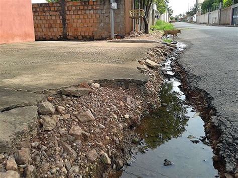 G1 Moradores convivem esgoto a céu aberto em bairro de Cuiabá