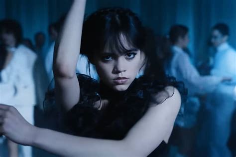 As Es El Merlina Challenge El Baile Viral En Redes Sociales Jenna
