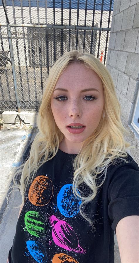 TW Pornstars Southern Belle Dixie Lynn Twitter On Set For
