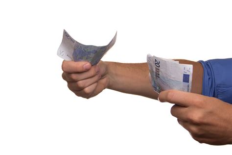 Cómo sacar dinero de un cajero sin tener saldo 2024