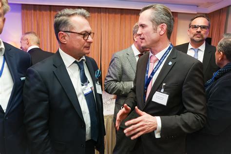 Oberbürgermeister Dr Felix Schwenke vertritt Offenbach und Region