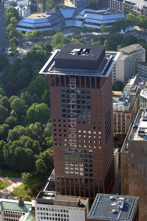 Frankfurt am Main aus der Vogelperspektive Hochhaus Bürogebäude
