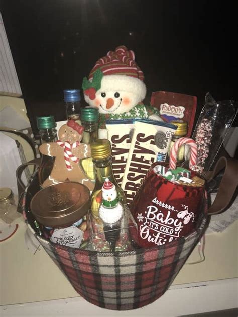 75 Gorgeous DIY Christmas Gift Basket Ideas For Women Holidappy