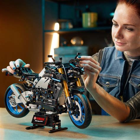 LEGO Technic 42159 Yamaha MT 10 SP Smyths Toys Österreich