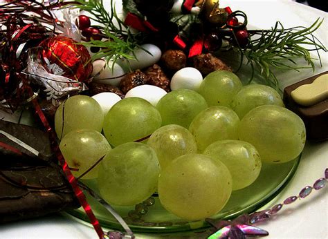 Por qué comemos 12 uvas en Nochevieja en España