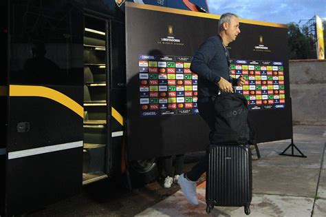 Após polêmica e resultados ruins Botafogo anuncia demissão de Tiago