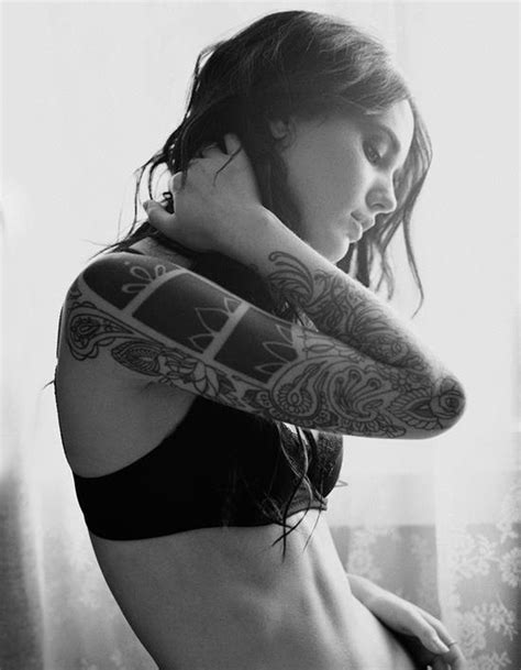 Idée tatouage un mélange graphique et floral Les 40 plus beaux