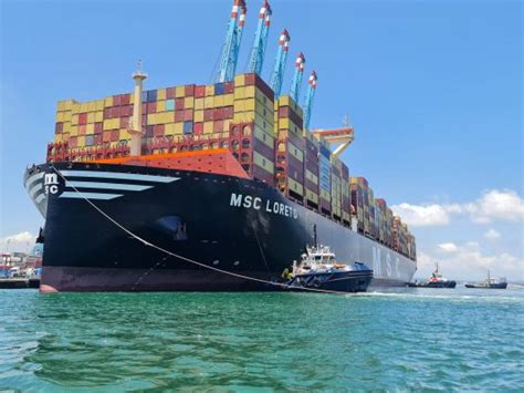 Portacontenedores más grande del mundo realiza escala en el Puerto de