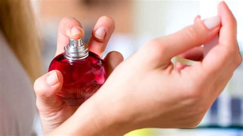Cara Memakai Parfum Yang Benar Agar Wanginya Tahan Lama