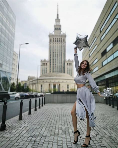 Zjawiskowo piękna gwiazdeczka disco polo wygląda jak kocica Zadziorna