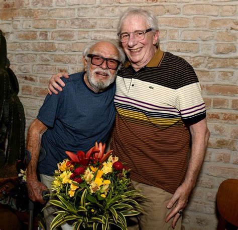O lançamento do livro O Avesso do Bordado uma biografia de Marco