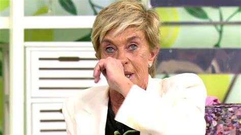 Chelo García Cortés se rompe en directo por el fallecimiento de uno de
