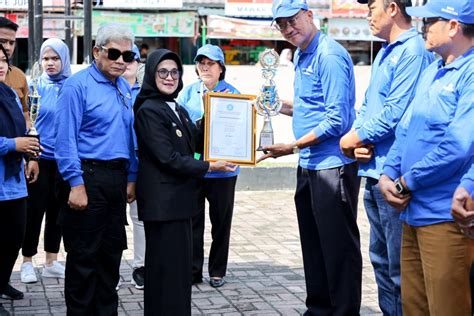 Kota Pematang Siantar Menerima Piagam Penghargaan Kota Terbaik
