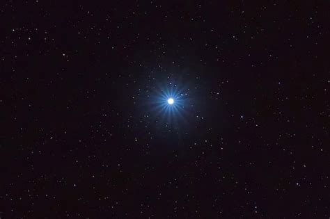 Sirius la estrella más brillante del cielo nocturno sirius star Foto