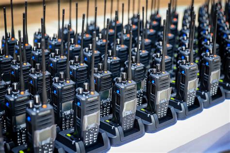 Fuerza Armada recibe 299 radios portátiles de alta tecnología para