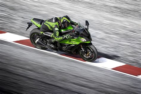 Motorrad Vergleich Kawasaki Z900 70kW 2019 Vs Kawasaki Ninja ZX 10R 2014