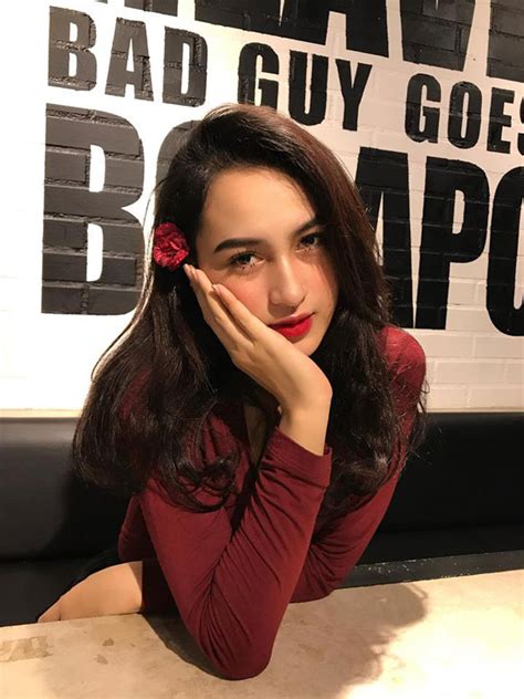 Thiếu nữ Ê Đê xinh như hot girl thường xuyên bị nhầm là con lai