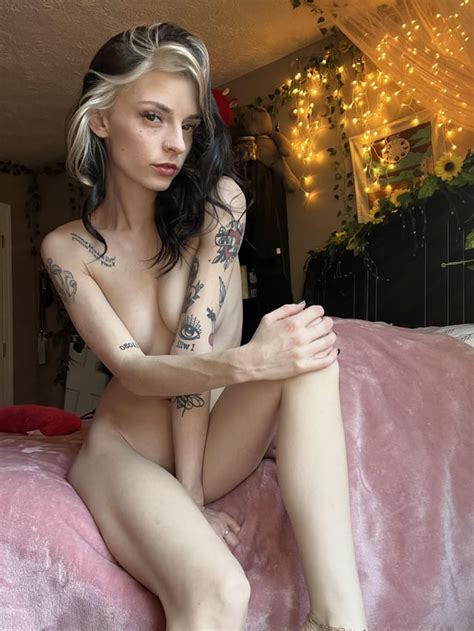 I Think Sundays Are Best Spent Naked Sexy Babes Pictures