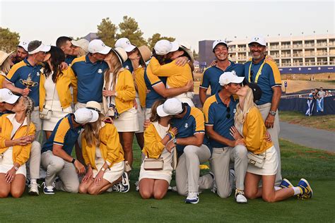 Single Viktor Hovland Hilariously Poses With Europe S Ryder Cup Wags As