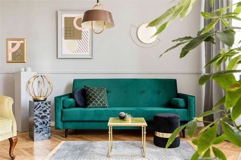 9 Ideas For Putting An Emerald Green Sofa In The Living Room