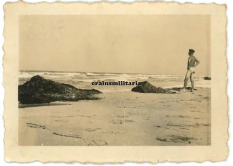 ORIG FOTO NACKTE Soldat Beim Baden Am Strand Nude Akt EUR 7 99