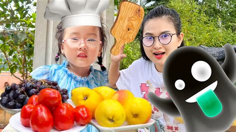 Changcady đi siêu thị trổ tài làm món pizza từ xúc xích và hoa quả
