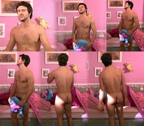 Diego Martín totalmente desnudo enseña el culo de Aquí no hay quién