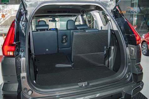 Cận cảnh Mitsubishi Xpander Cross 2023 tại đại lý nâng cấp trang bị