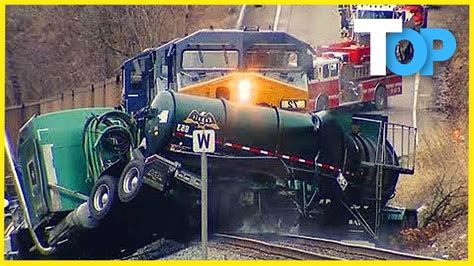 Total Idiots Trucks Cars Vs Trains Dangerous Trains Crashing