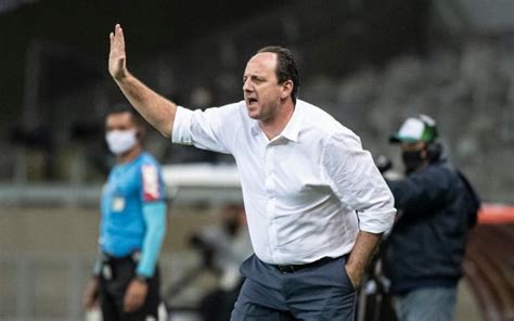 Rogério Ceni volta ao Morumbi e é o novo técnico do São Paulo
