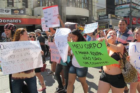 Veja As Fotos Da Marcha Das Vadias Em Santos Fotos Em Santos E
