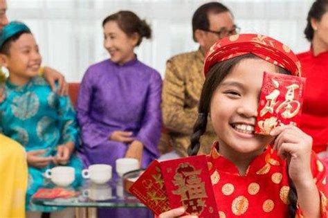 Dạy con cách nhận lì xì thế nào để cha mẹ không bị muối mặt Báo