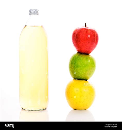 Bouteille de jus de pommes Banque d images détourées Alamy