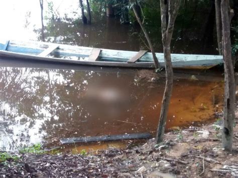 G1 Moradores acham corpo de homem no igarapé do Tarumã em Manaus