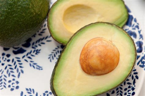 Cómo Plantar un Hueso de Aguacate Paso a Paso Fácil