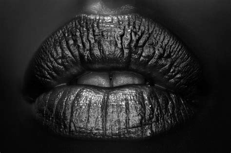 Premium Photo Gold Lips Golden Lipgloss On Sexy Lips Metallic Mouth Beauty Woman Makeup Close