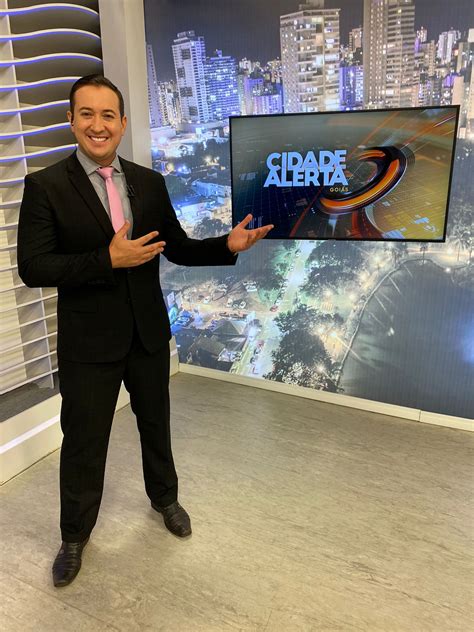 BRANQUINHO NA ÁREA Apresentador volta ao comando do Cidade Alerta Go