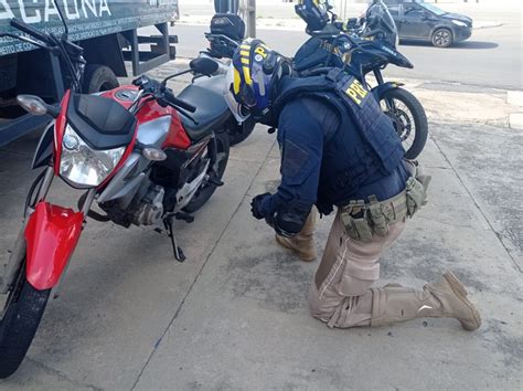 Motocicleta adulterada e que possuía registro de roubo é recuperada