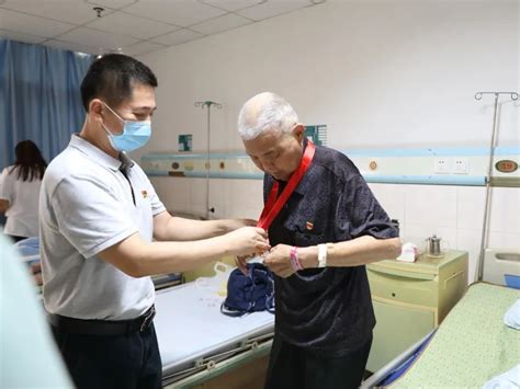 永远跟党走 漳州中院举行光荣在党50年纪念章颁发仪式 澎湃号政务 澎湃新闻 The Paper