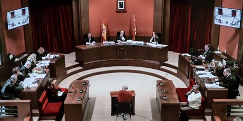 Barrientos hace saltar chispas en el juicio a Borràs y la defensa