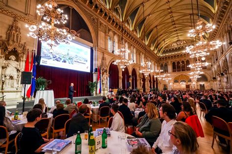 Im Rathaus Großer Willkommenstag für 198 neue Lehrlinge der Stadt Wien