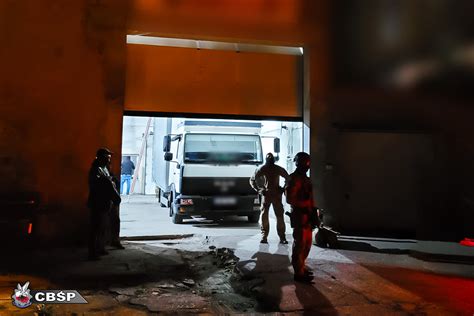 Gang kradnący m in maszyny budowlane w Niemczech i Polsce rozbity