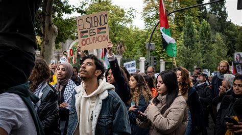 Miles De Personas Salen A Las Calles De Madrid Al Grito De No Es Una