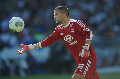 Foot OL L OL met A Lopes dans les buts face à Reims Olympique