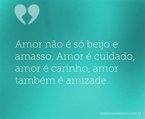 Nossa amizade já não fica só nos abraços Hoje nos beijamos hoje nos